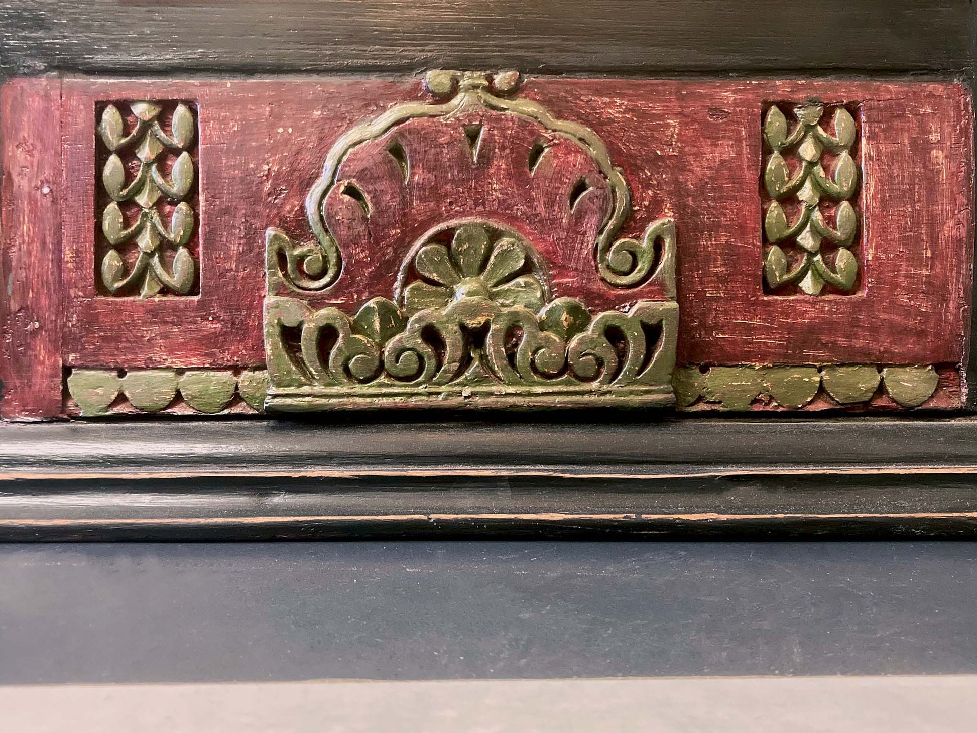 Badi Maalkin Aaina | Vintage Dressing Mirror | Buy Online | Ahmedabad – Parandish