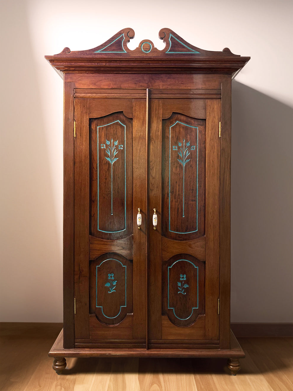 Badi Almaari | Vintage wooden cupboard | Ahmedabad – Parandish